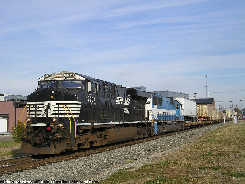 NS 7704 On NS 295 Eastbound